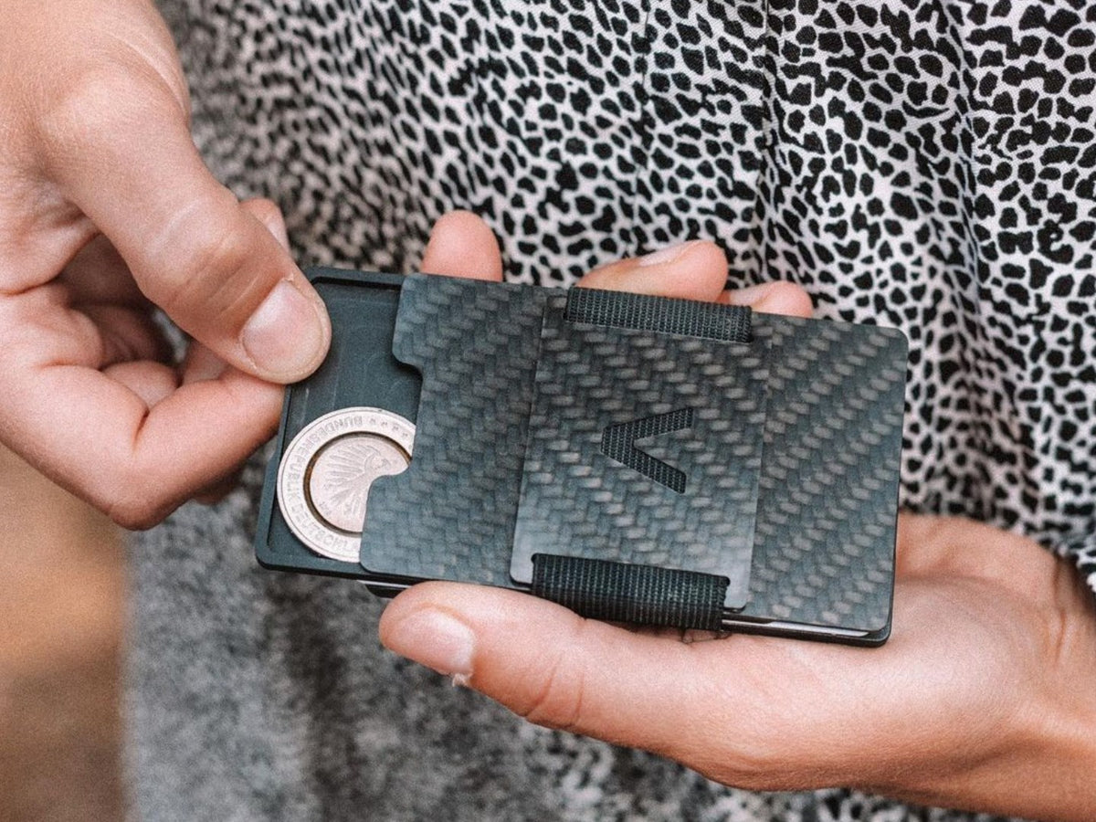 Reasons you should carry a carbon fiber slim wallet - AVIATOR by ...