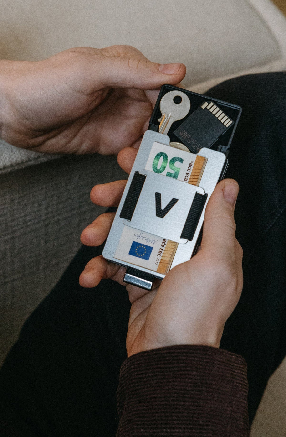 AVIATOR Wallet: German Made Metal Slim Wallets | AVIATOR Wallet