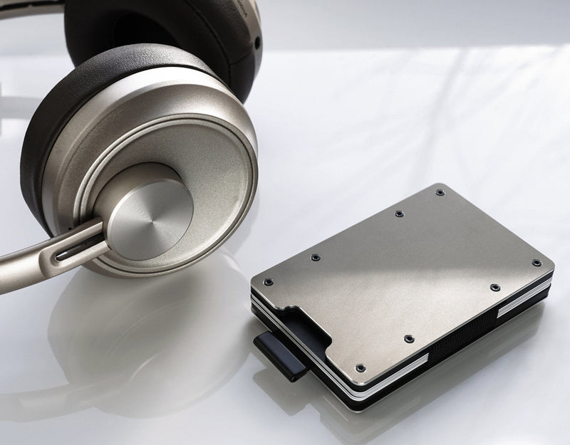 AVIATOR Wallet: German Made Metal Slim Wallets | AVIATOR Wallet