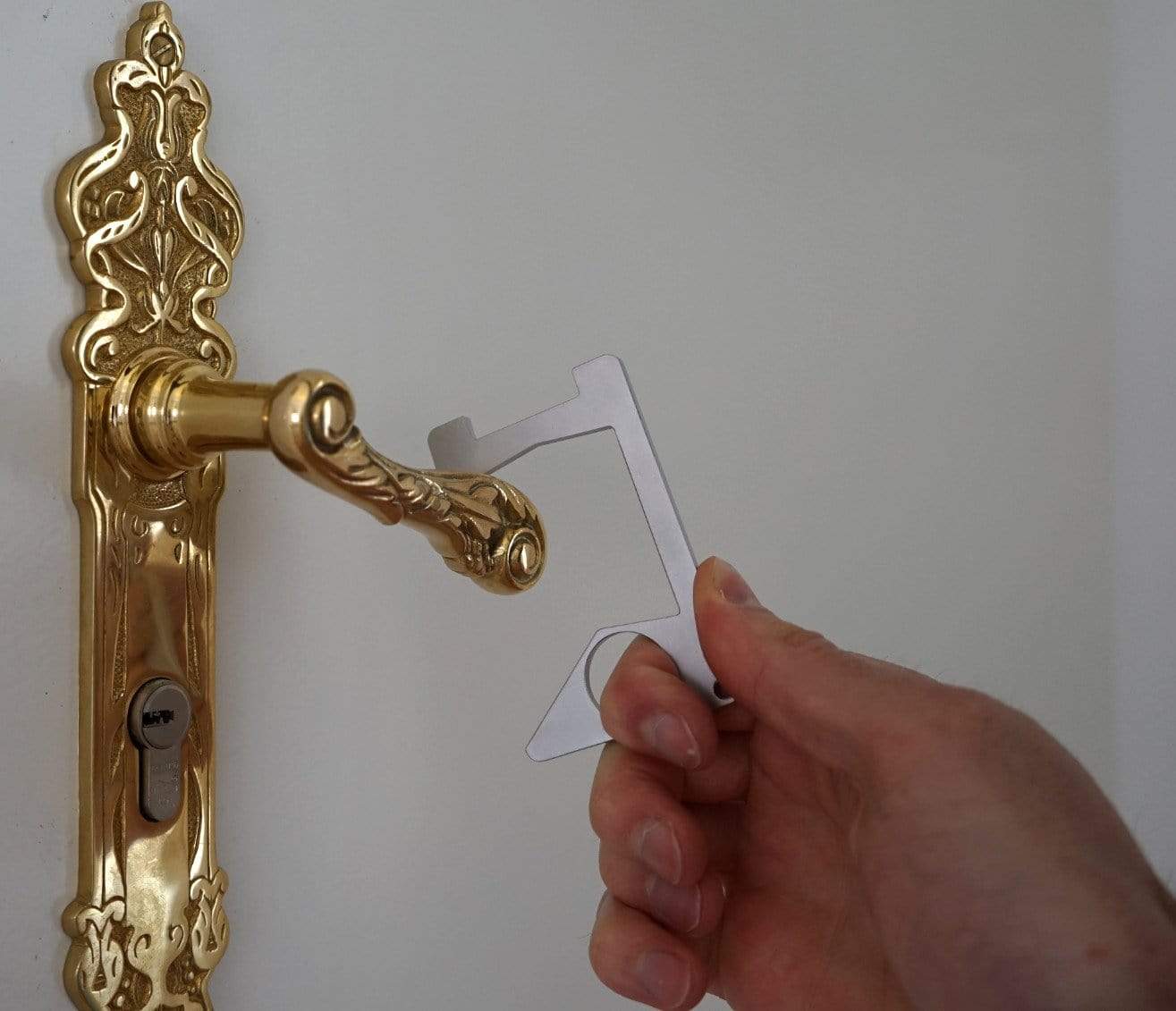 opening door without handle